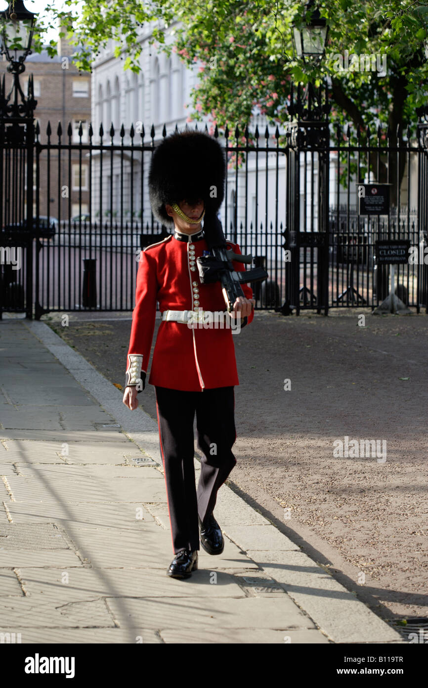 Welsh guardsman hi-res stock photography and images - Alamy