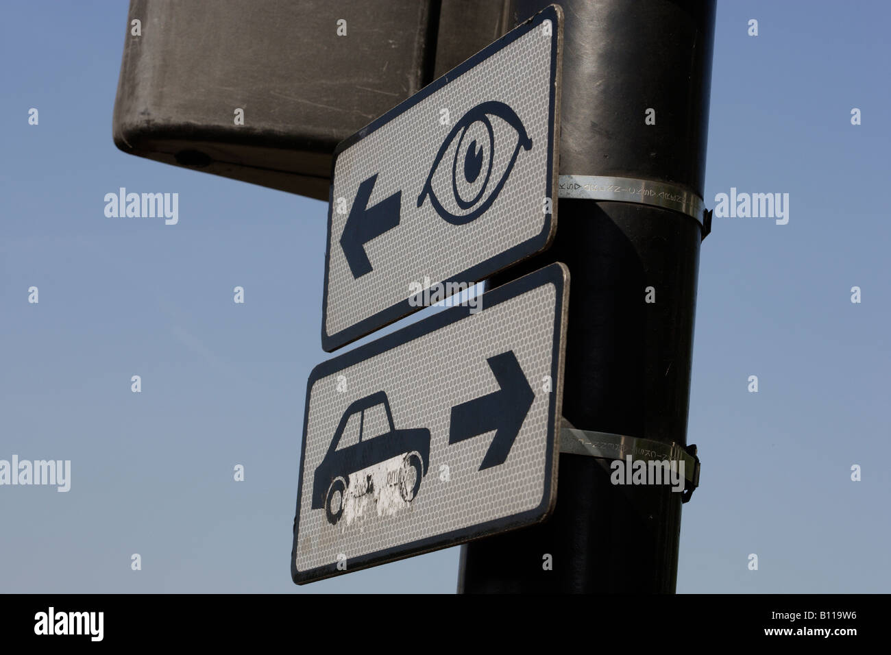 look this way cars that way signs Stock Photo - Alamy