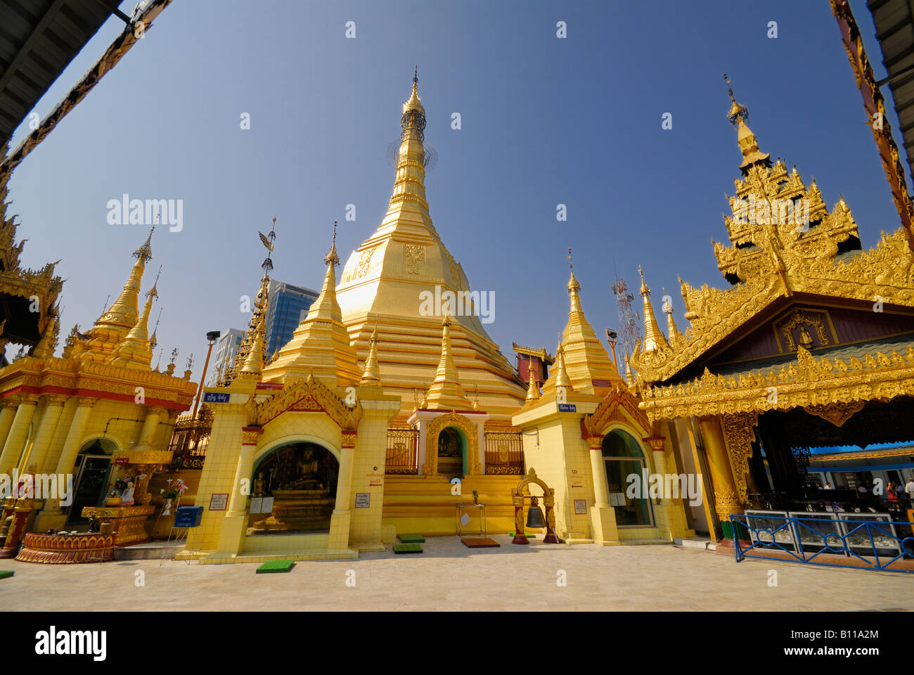 SULE PAGODA, YANGON YANGOON, MYANMAR BURMA BIRMA, ASIA Stock Photo - Alamy