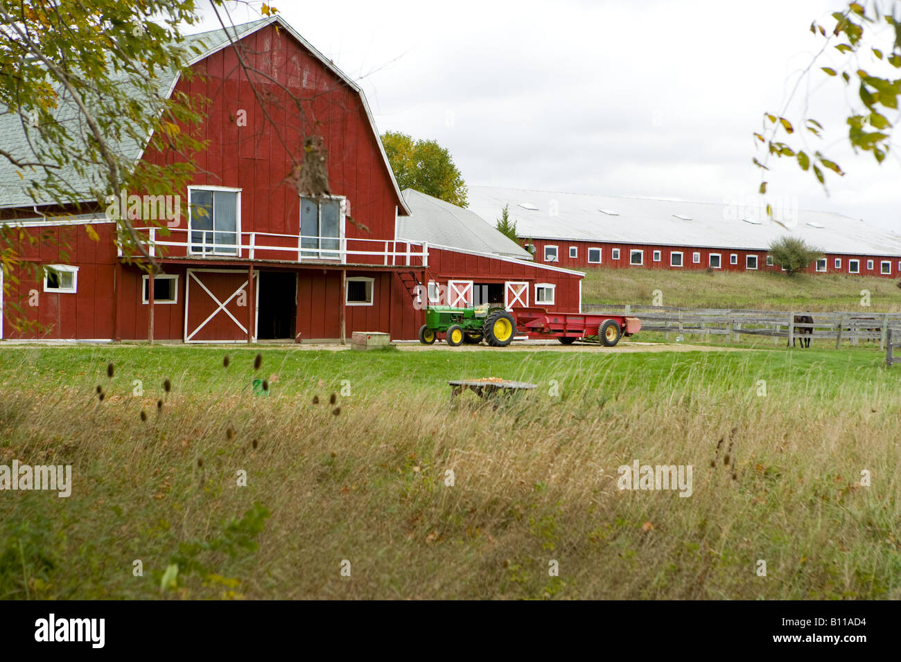 Tractor parked outside farm barn Stock Photo - Alamy