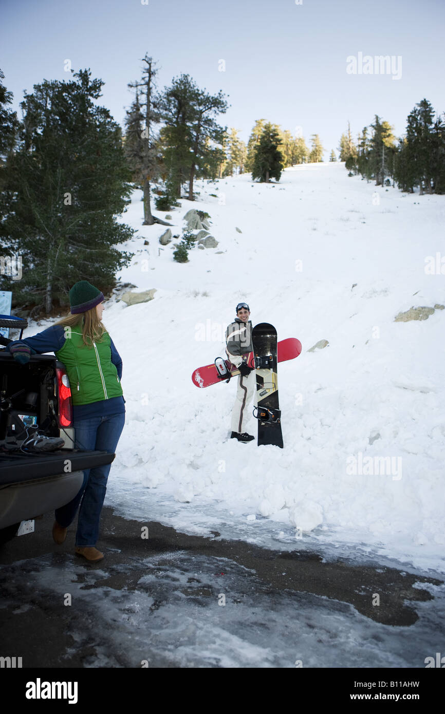 Young couple getting ready for snowboarding Stock Photo - Alamy