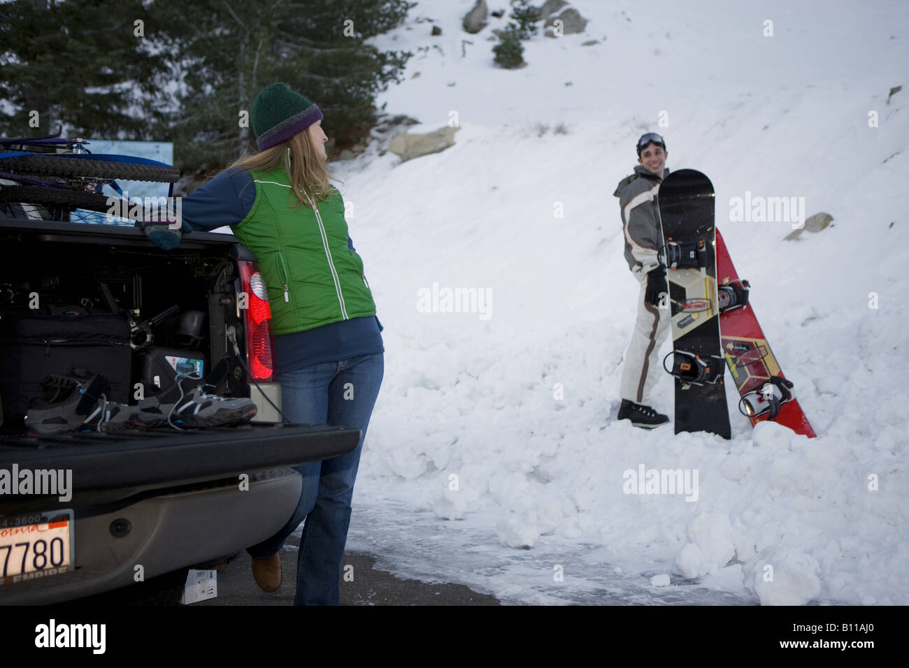 Young couple getting ready for snowboarding Stock Photo - Alamy