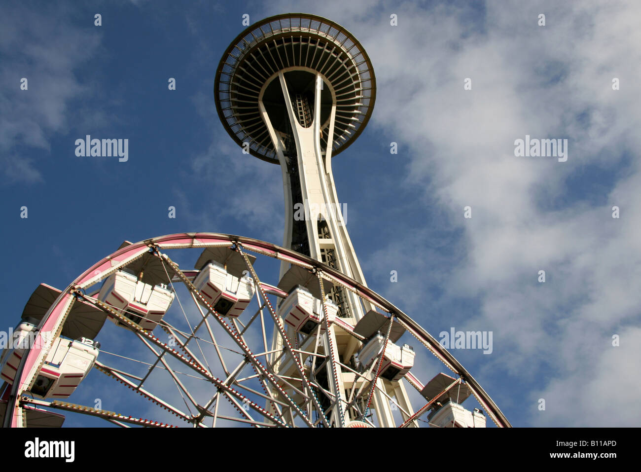 Seattle Space Needle and ferris wheel Stock Photo - Alamy