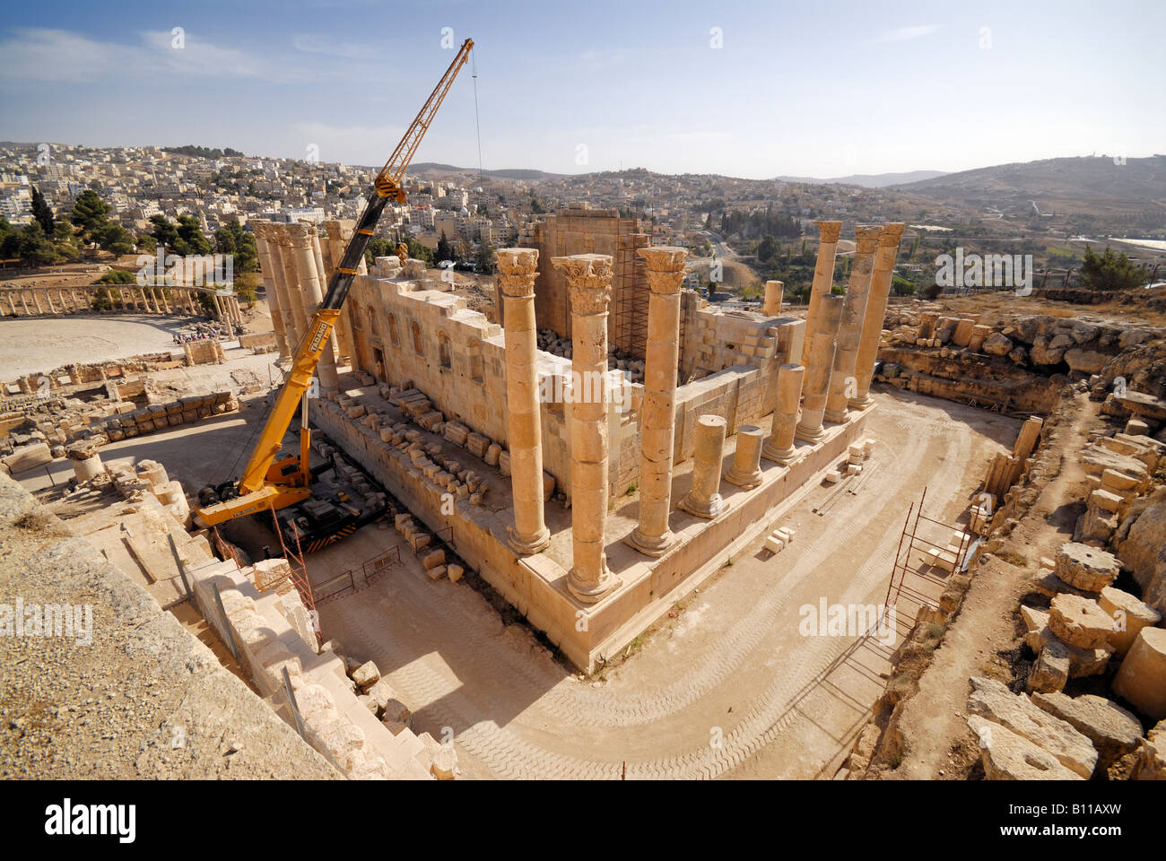 Temple of Zeus with 15 m high Corinthian columns Ruins of Jerash Roman ...