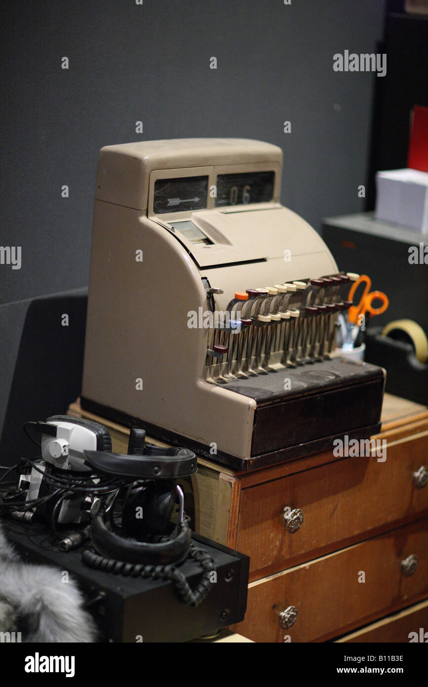 An analogue cash register Stock Photo - Alamy