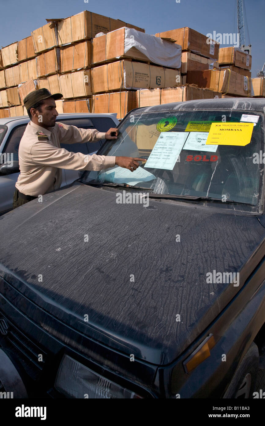 Security officer checking car hi-res stock photography and images - Alamy