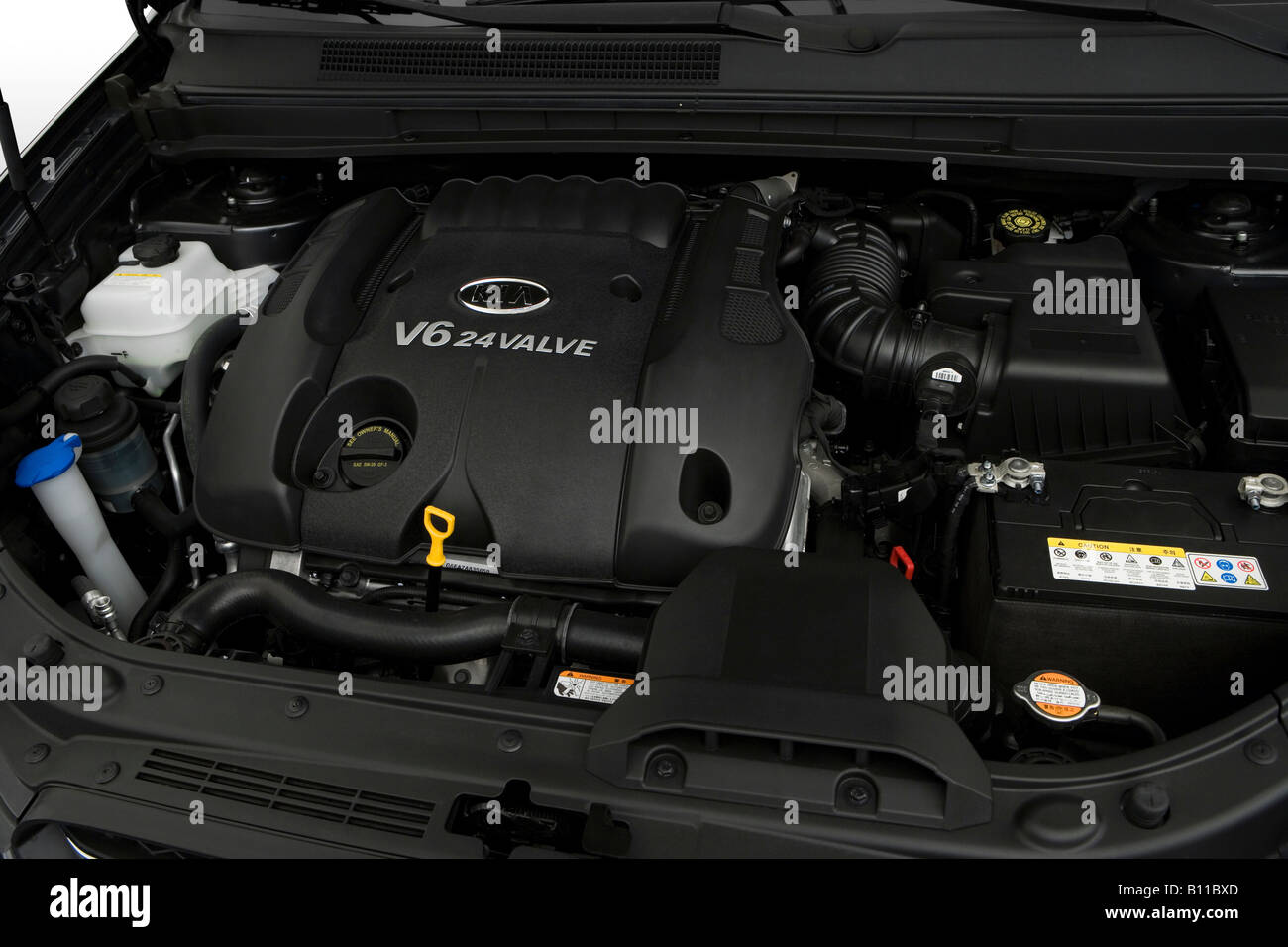 2008 Kia Rondo EX V6 in Gray - Engine Stock Photo - Alamy