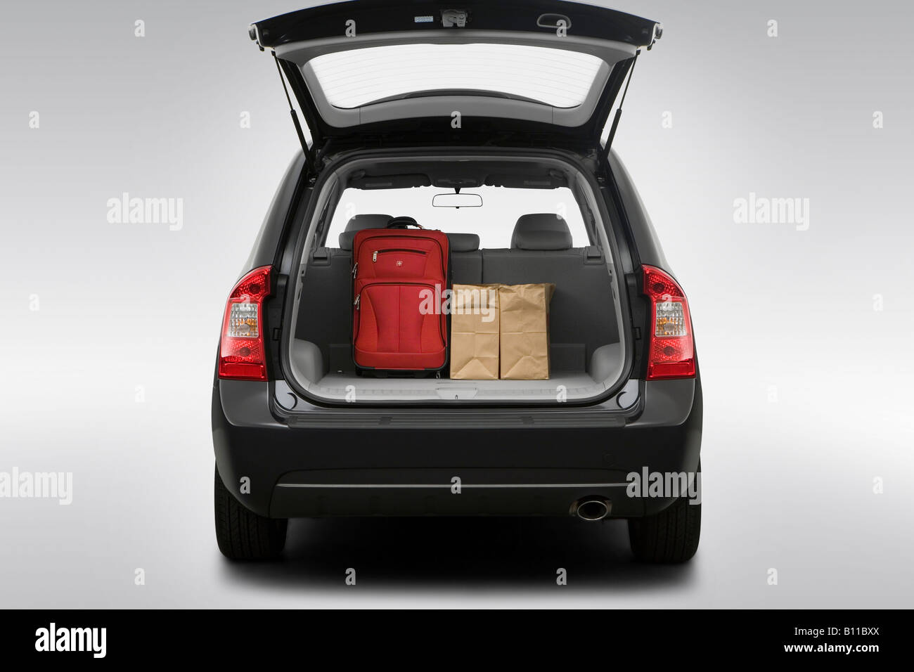 2008 Kia Rondo EX V6 in Gray - Trunk Props Stock Photo - Alamy