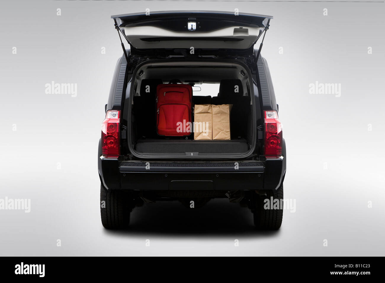 2008 Jeep Commander Sport in Black - Trunk Props Stock Photo - Alamy