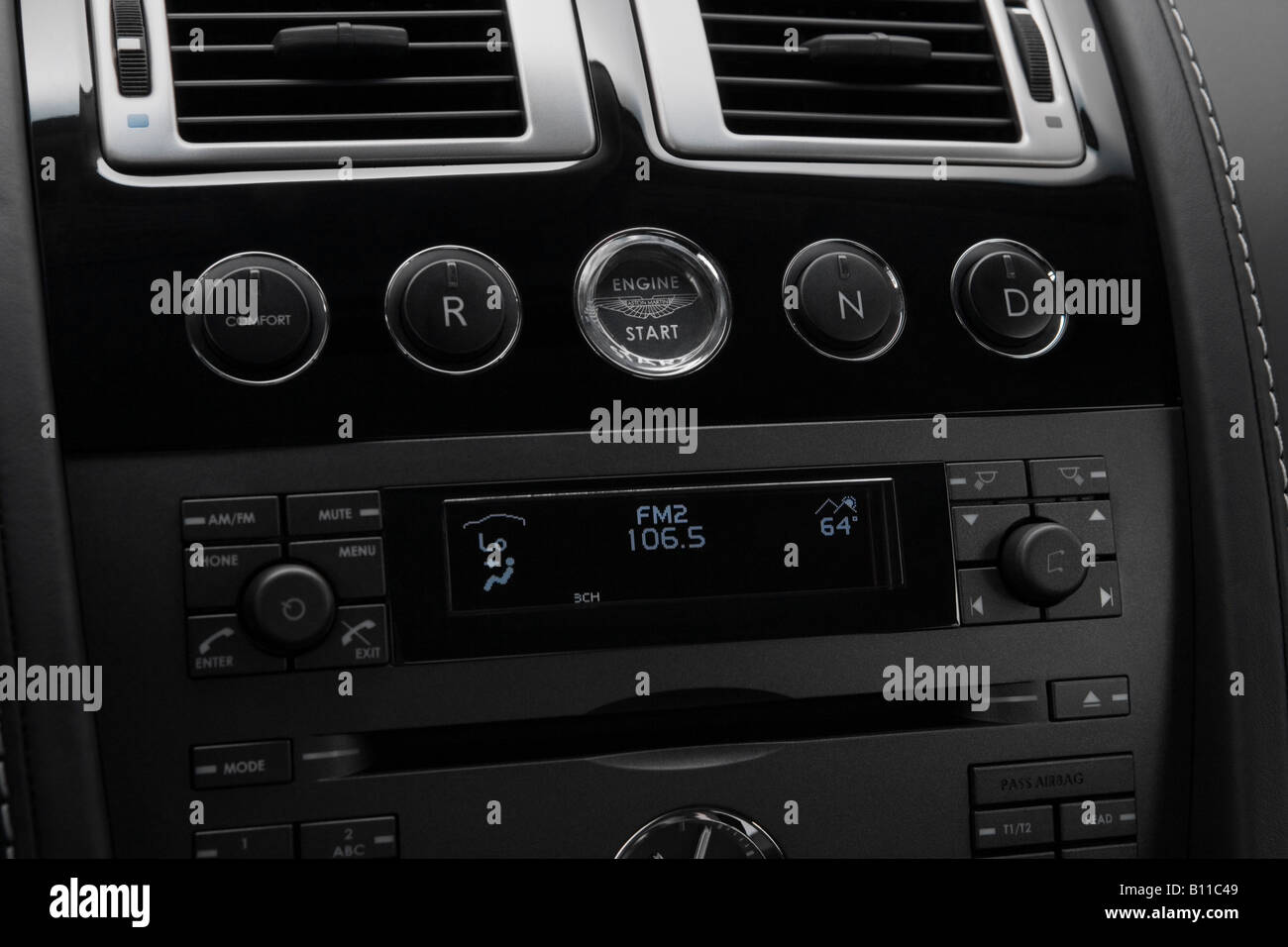 2008 Aston Martin V8 Vantage in White - Gear shifter/center console ...