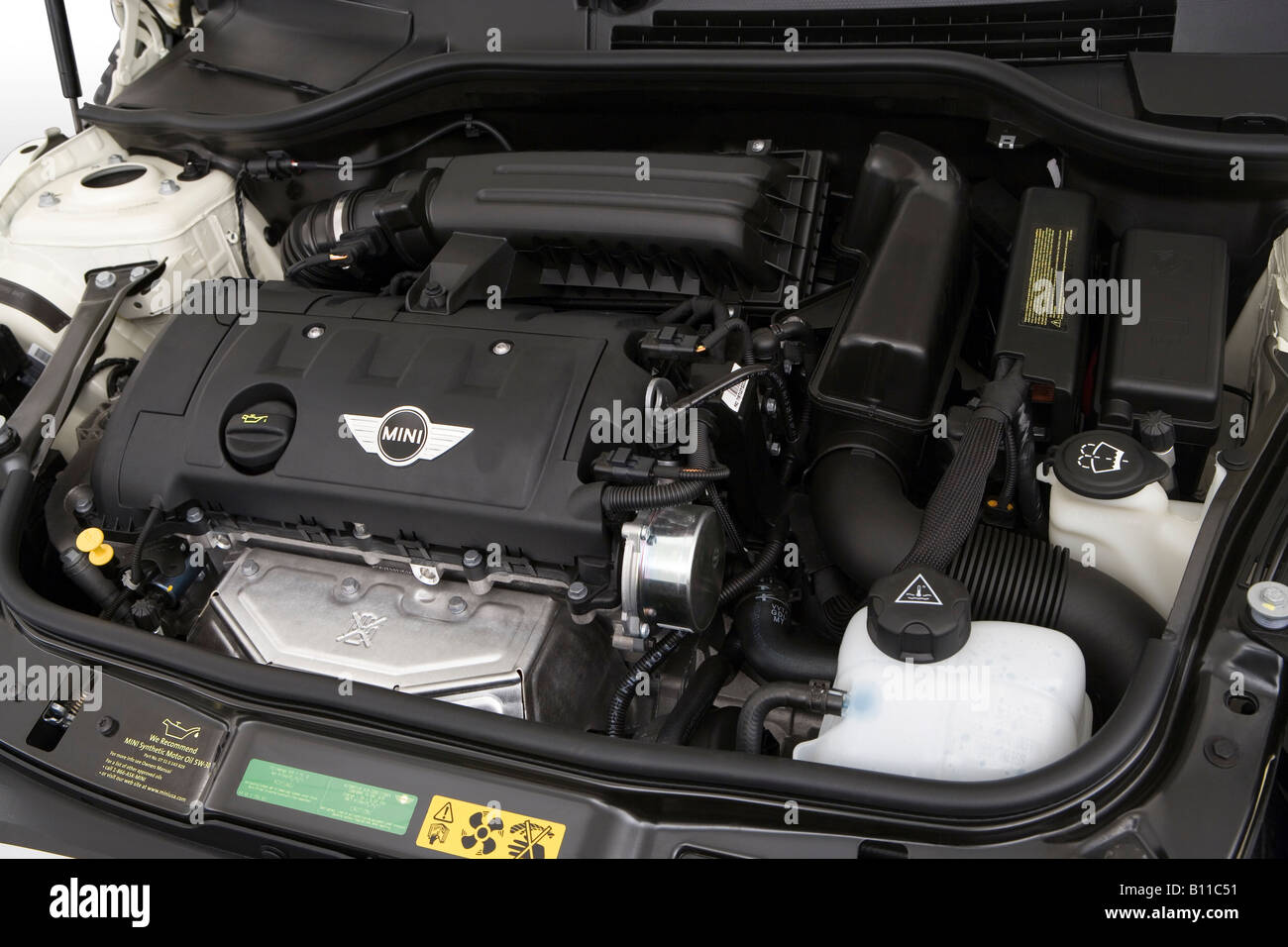 2008 Mini Cooper Clubman in White - Engine Stock Photo - Alamy