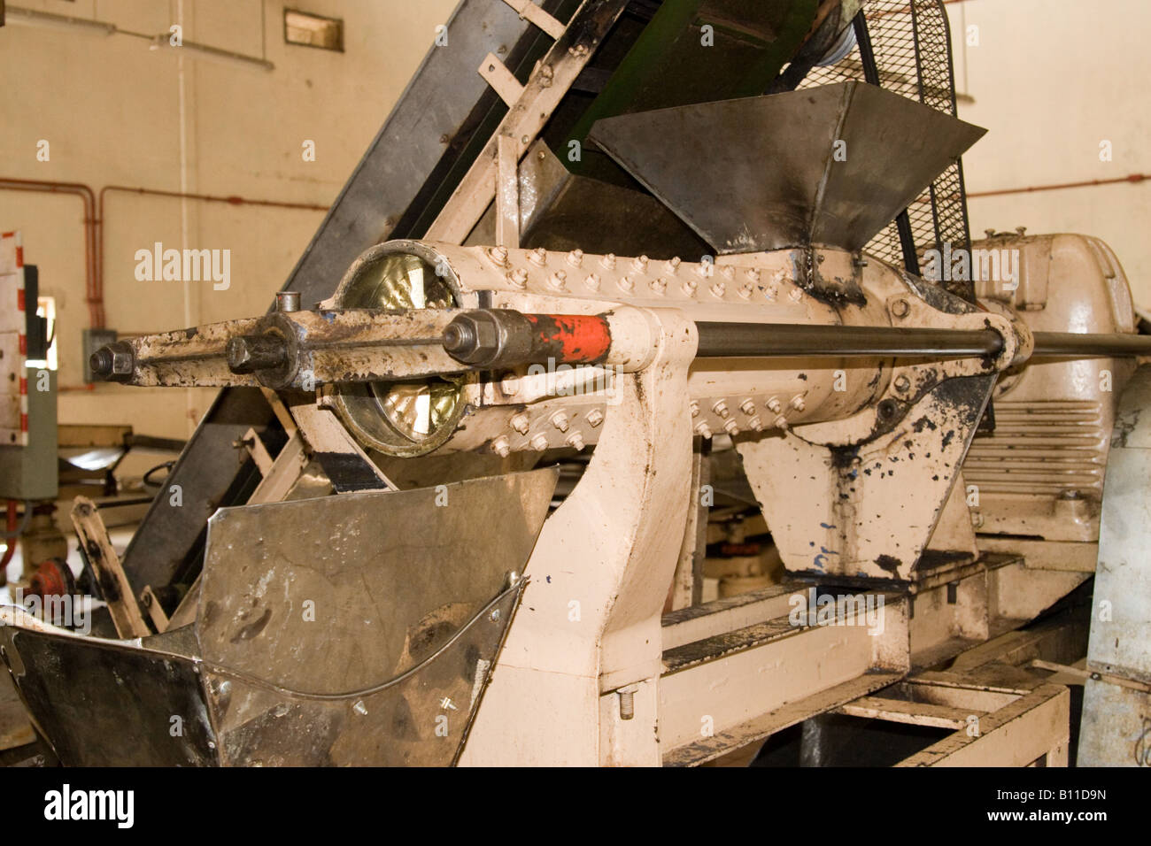 Tea manufacturing, machinery hi-res stock photography and images - Alamy