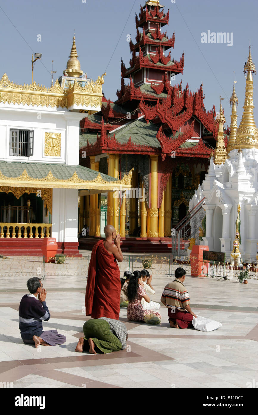 Pilgrims in Shwedagon Paya, Yangon, Myanmar (Burma Stock Photo - Alamy