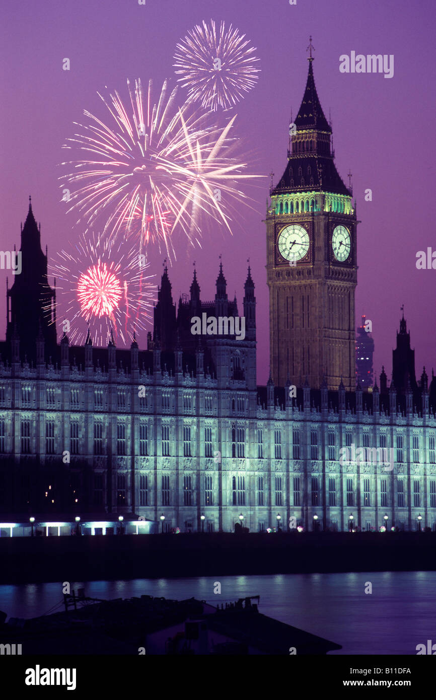 BIG BEN HOUSES OF PARLIAMENT RIVER THAMES LONDON ENGLAND UK Stock Photo ...