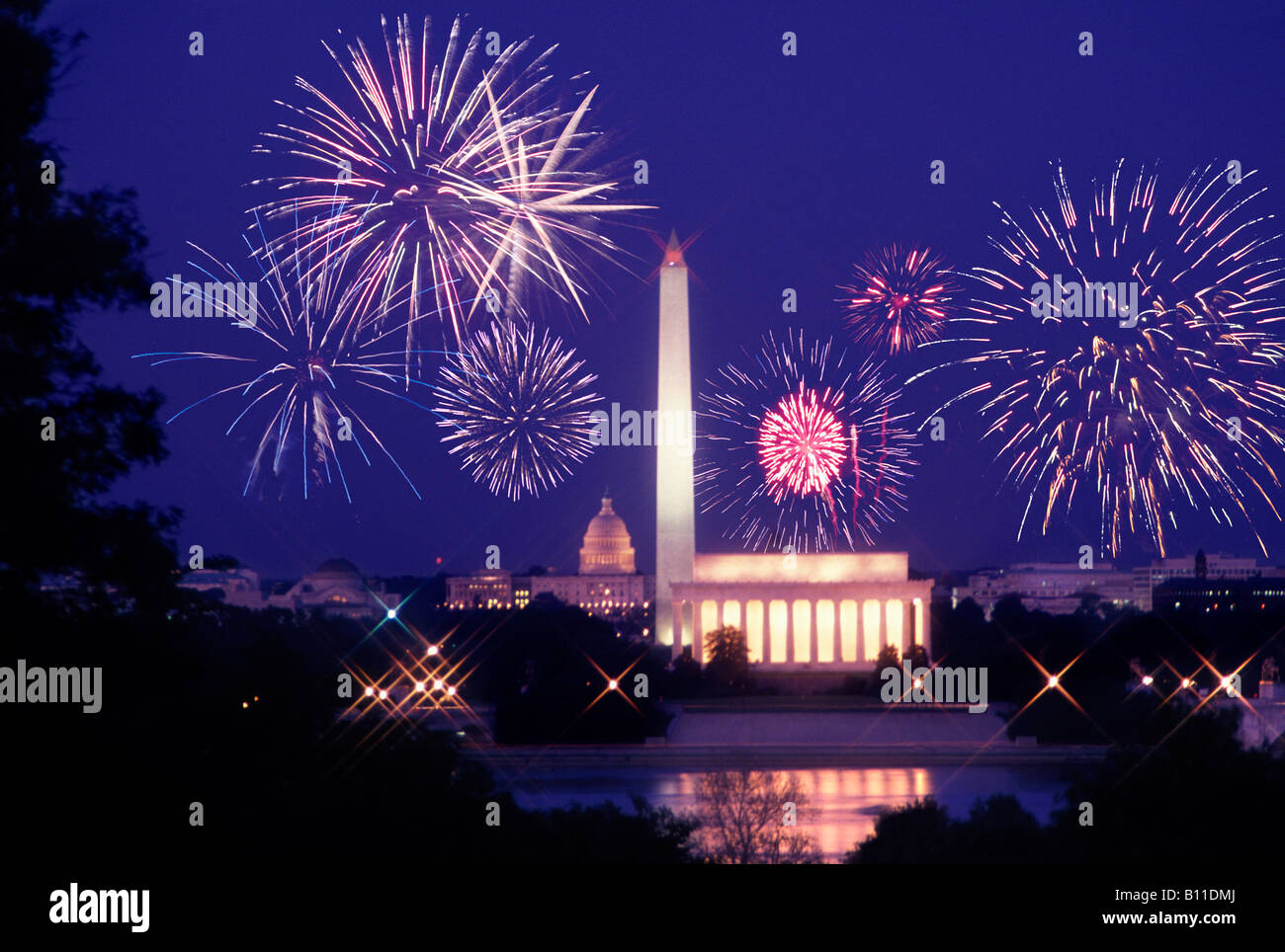 MONUMENTS UNITED STATES CAPITOL BUILDING SKYLINE WASHINGTON DC USA ...