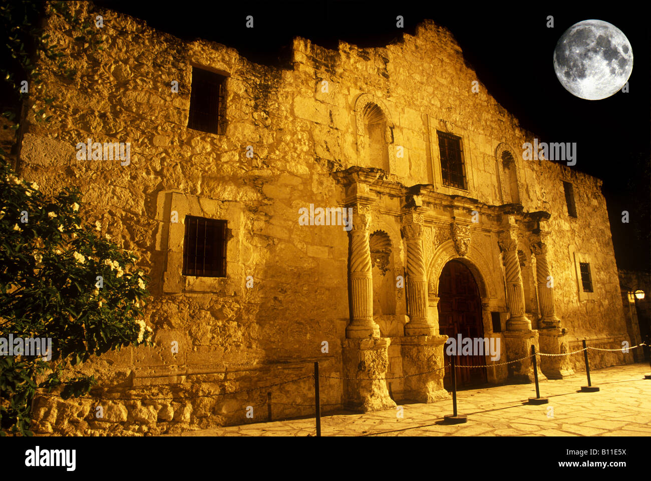 ALAMO MISSION SAN ANTONIO DE VALERO ALAMO PLAZA DOWNTOWN SAN ANTONIO ...