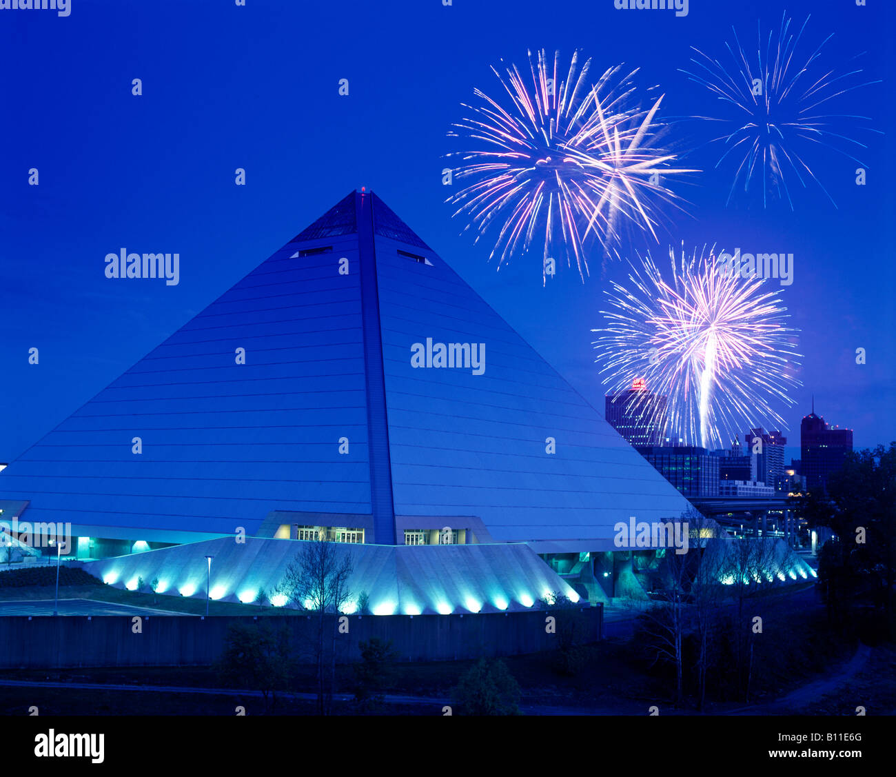 1992 HISTORICAL PYRAMID SPORTS ARENA MEMPHIS TENNESSEE USA Stock Photo ...