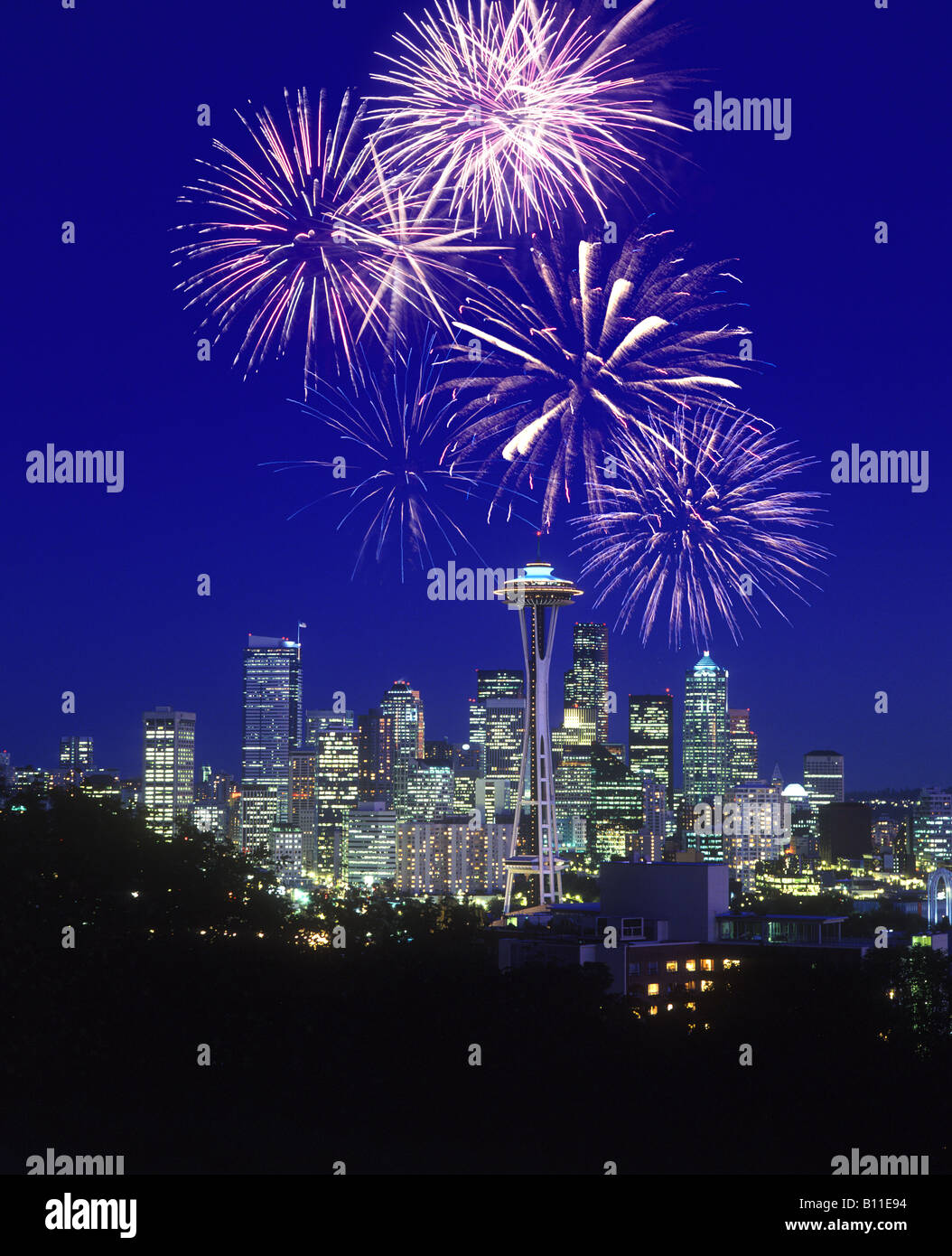 DOWNTOWN SKYLINE SPACE NEEDLE SEATTLE WASHINGTON STATE USA Stock Photo ...