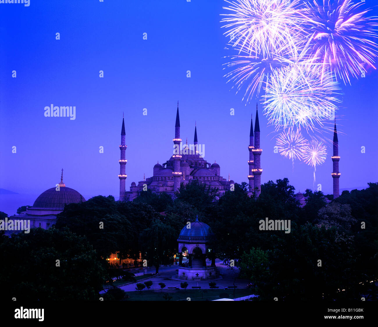MINERETTES SULEYMANIYE SULTAN AHMET CAMII BLUE MOSQUE ISTANBUL TURKEY ...