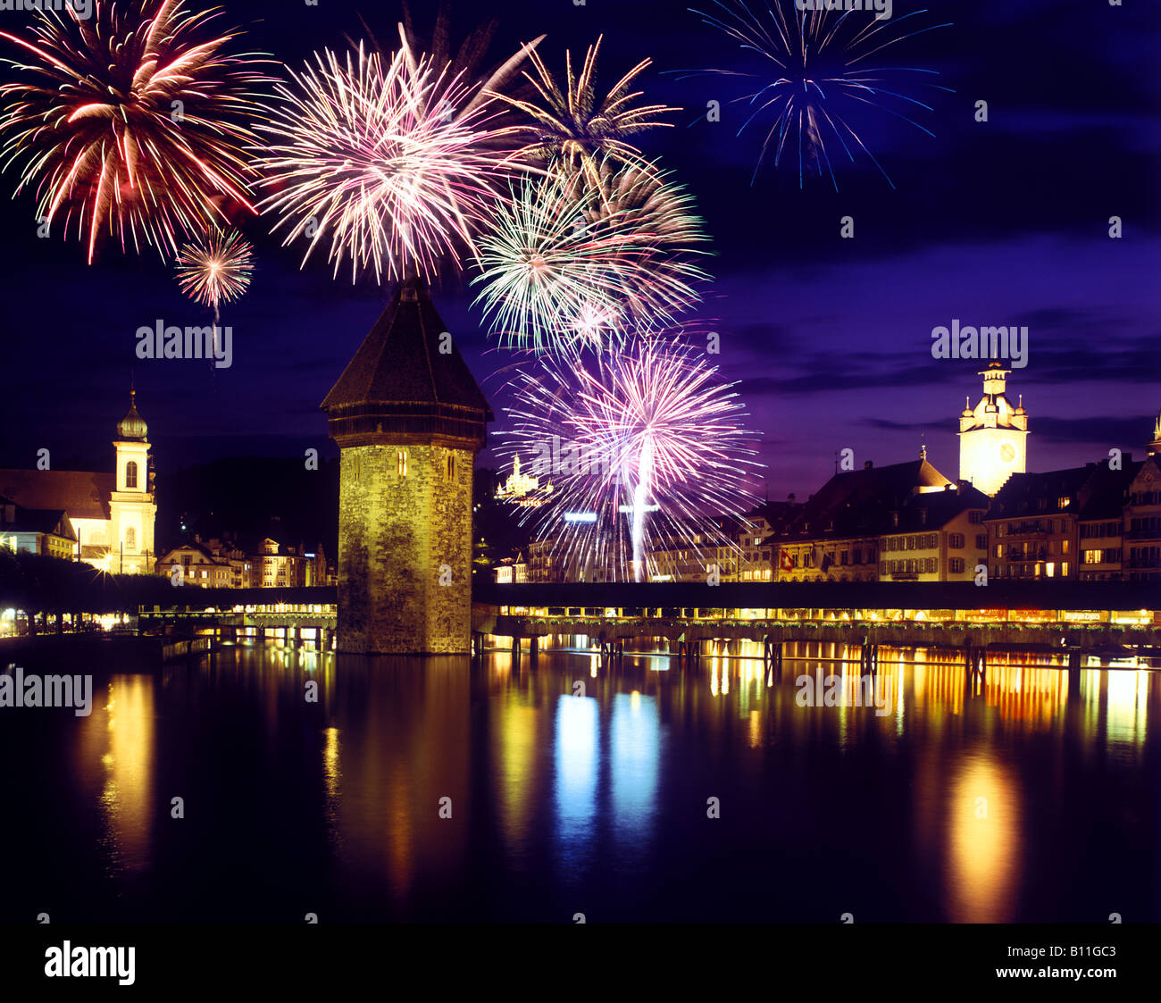 CHAPEL BRIDGE WATER TOWER LUCERNE SWITZERLAND Stock Photo - Alamy