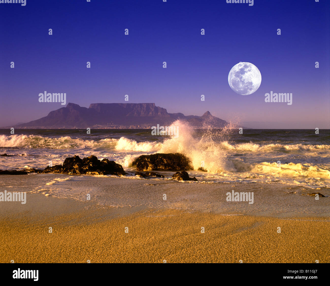SCENIC TABLE MOUNTAIN FROM BLOUBERGSTRAND BEACH CAPE TOWN SOUTH AFRICA ...