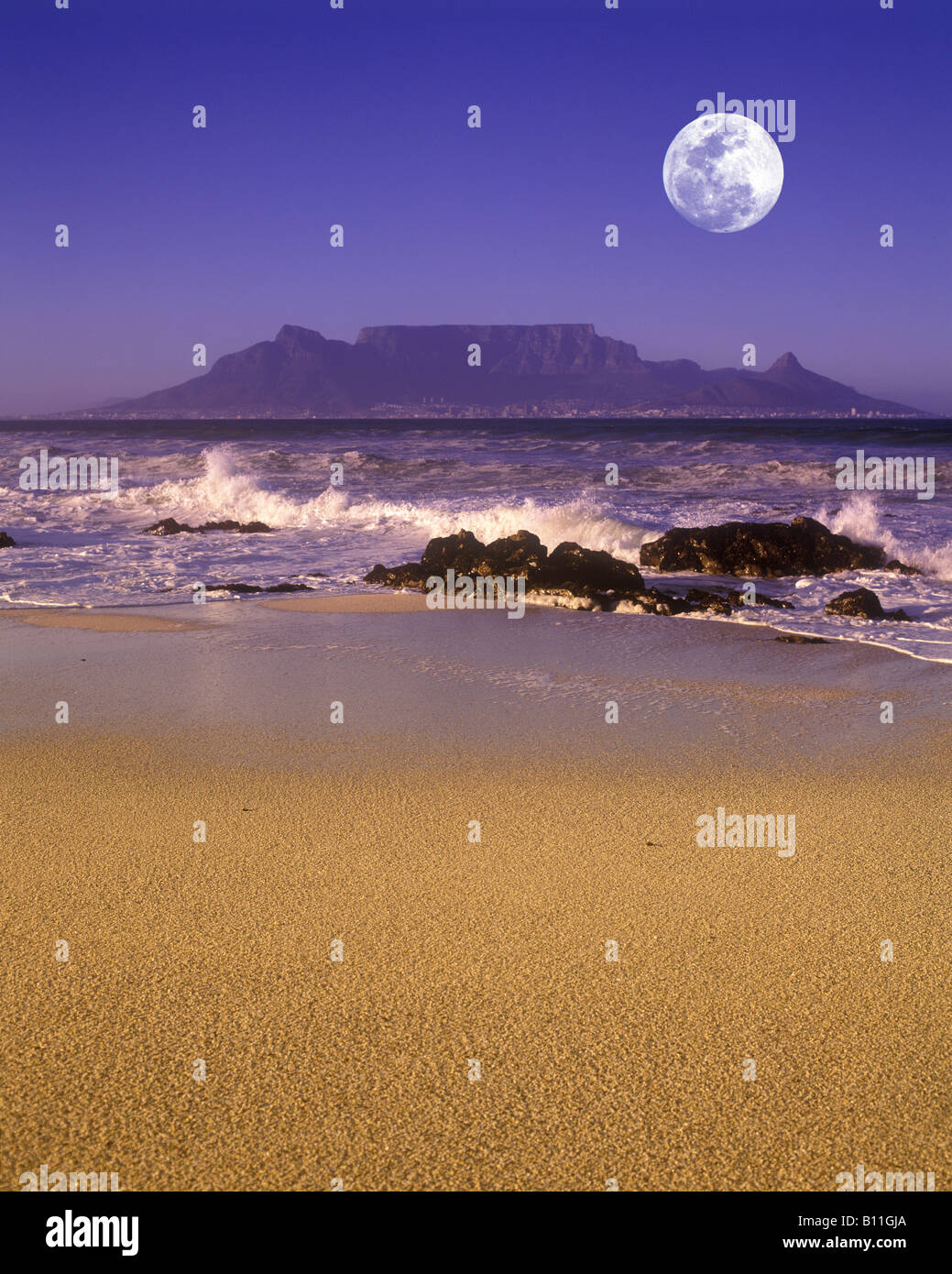 SCENIC TABLE MOUNTAIN FROM BLOUBERGSTRAND BEACH CAPE TOWN SOUTH AFRICA ...