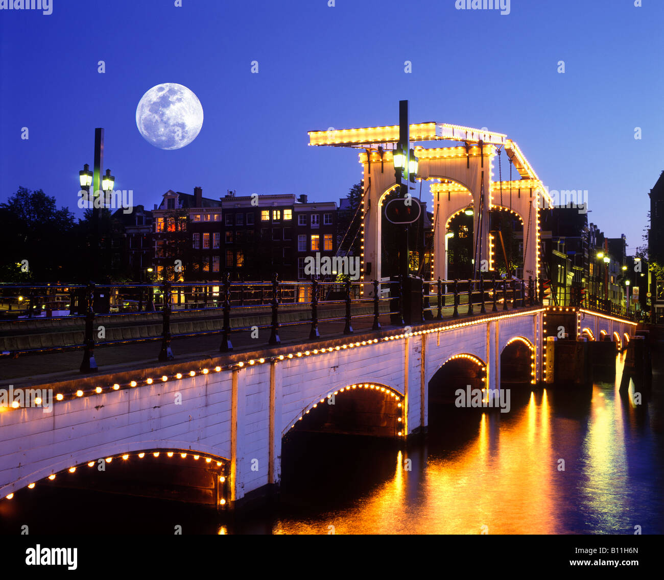 MAGERE BRUG SKINNY BRIDGE AMSTEL CANAL AMSTERDAM HOLLAND Stock Photo ...