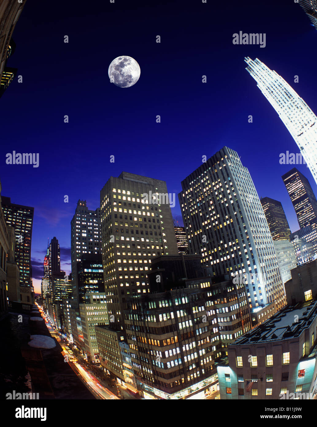 ROCKEFELLER CENTER (©RAYMOND HOOD 1939) FIFTH AVENUE MANHATTAN NEW YORK ...