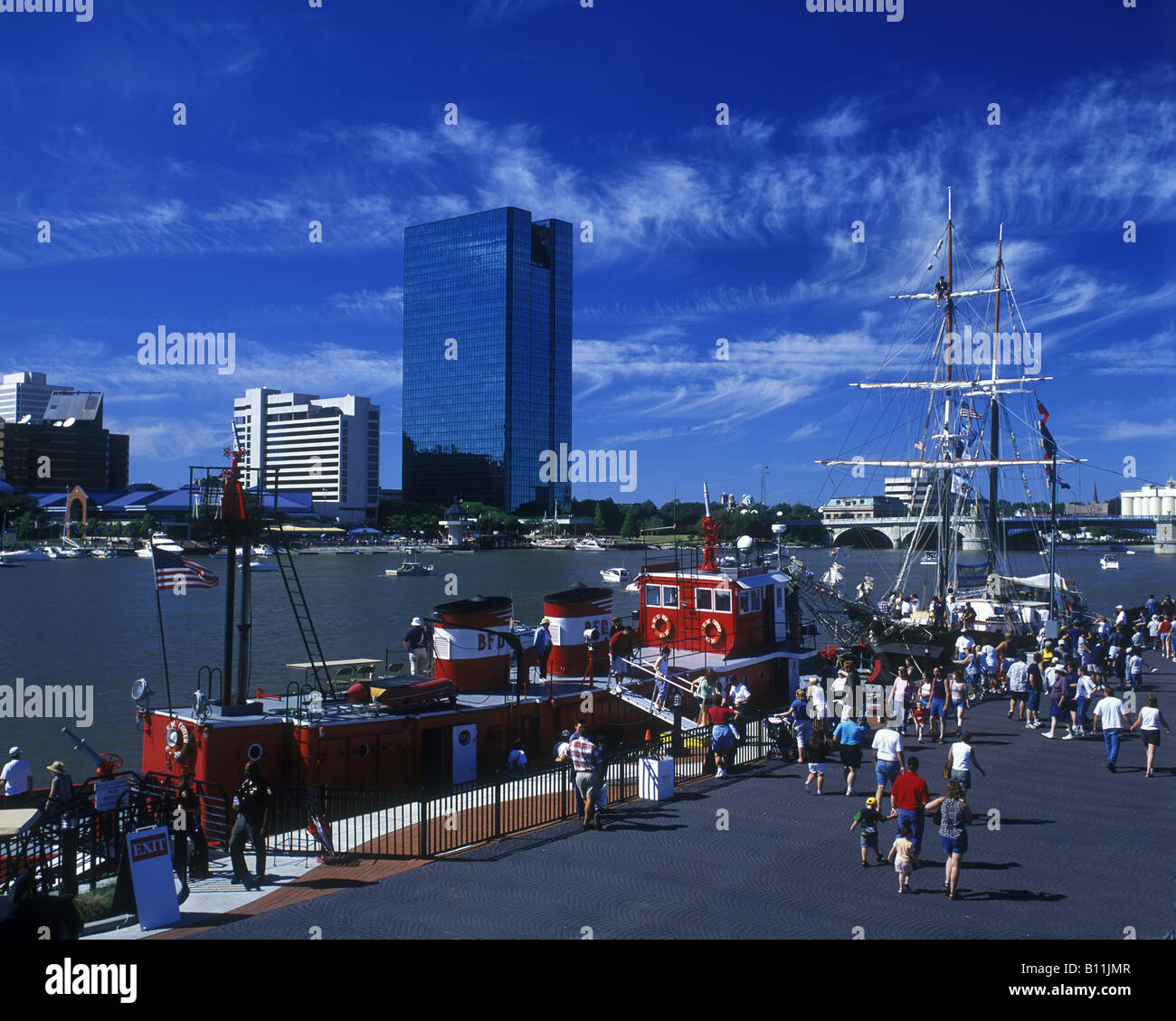 E.M. COTTER BFD FIREBOAT DOCKED AT INTERNATIONAL PARK TOLEDO OHIO USA ...