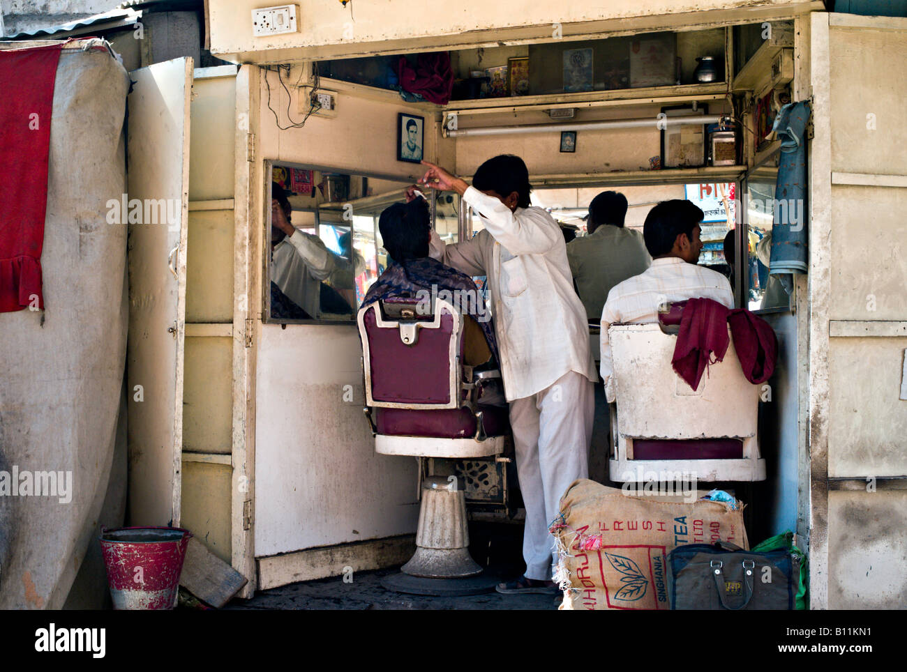 INDIA RAJASTHAN JODHPUR Tiny barber shop stall in the Sardar Market of ...