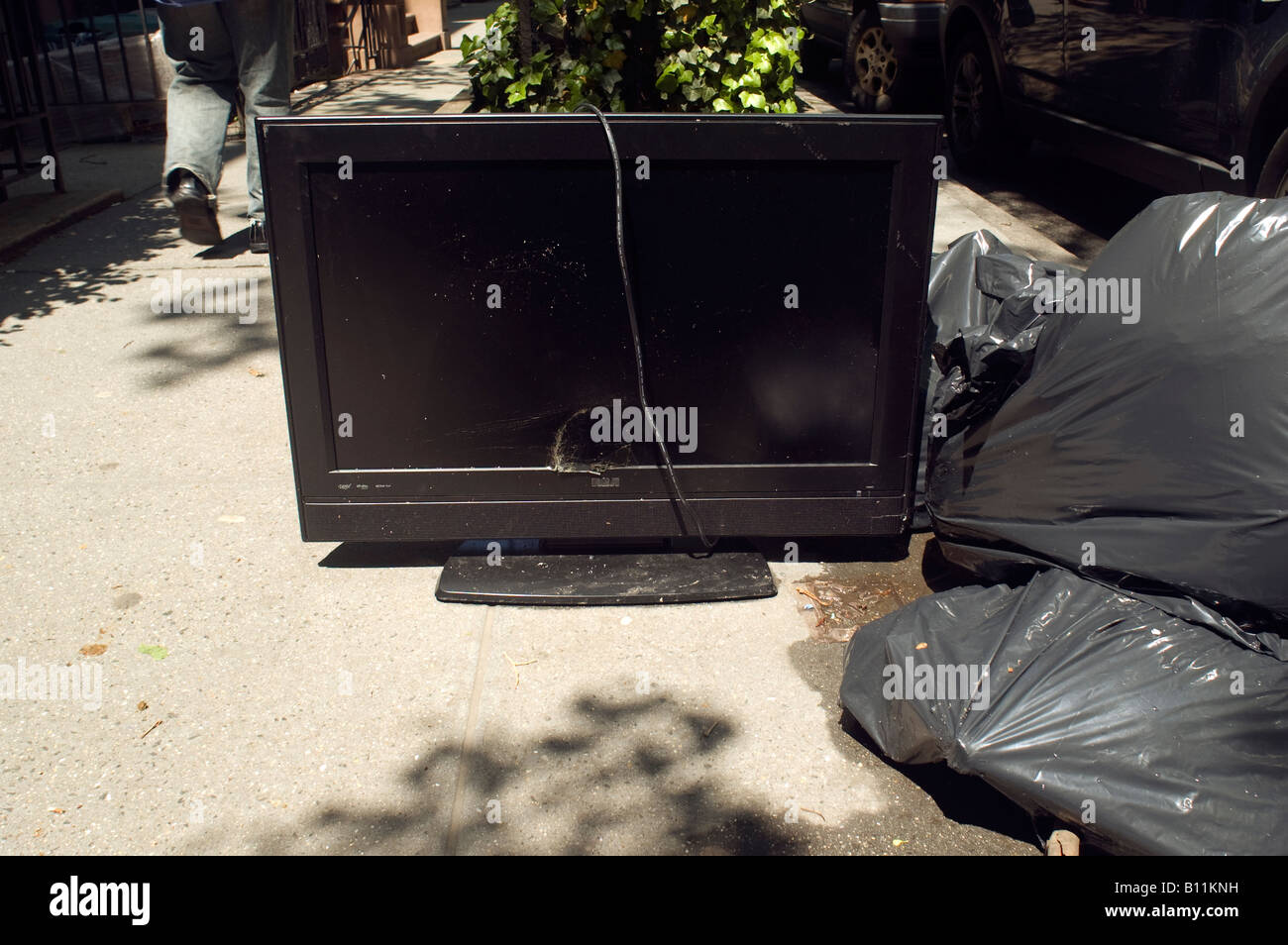 Smashed Tv Screen High Resolution Stock Photography and Images - Alamy