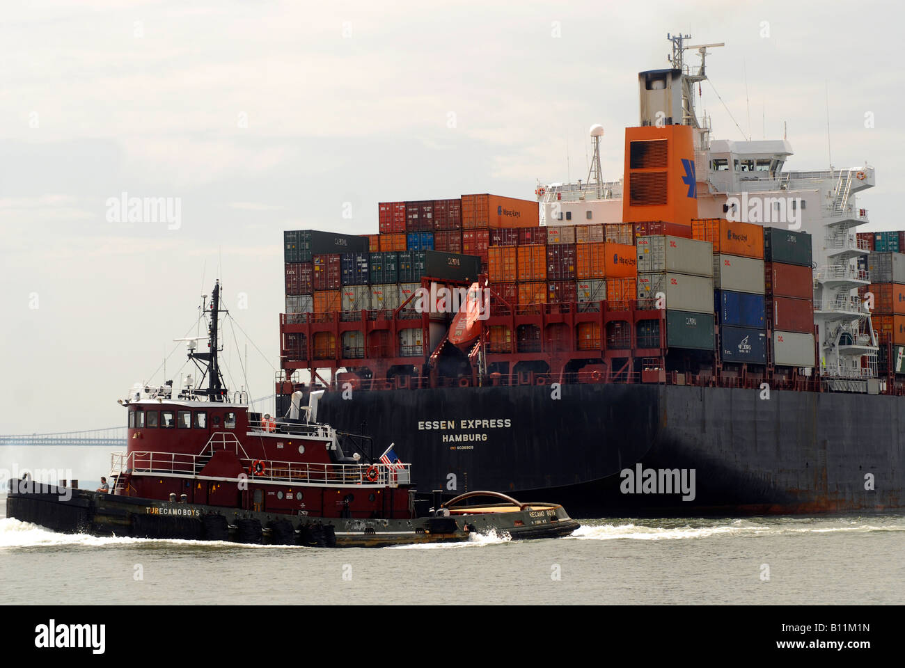 The Essen Express of the Hapag Lloyd line leaves port on the Hudson ...