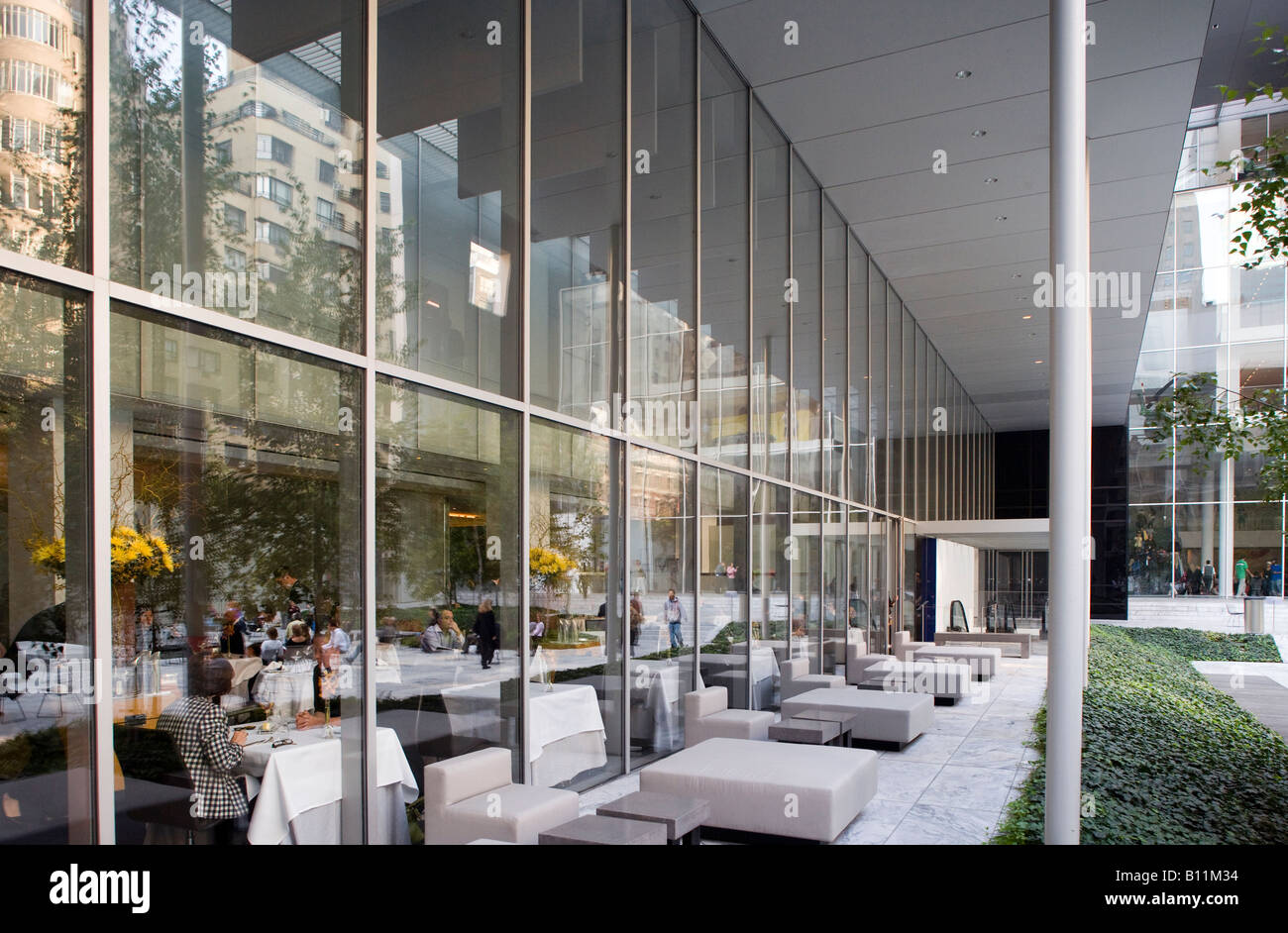 The modern moma cafe hi-res stock photography and images - Alamy