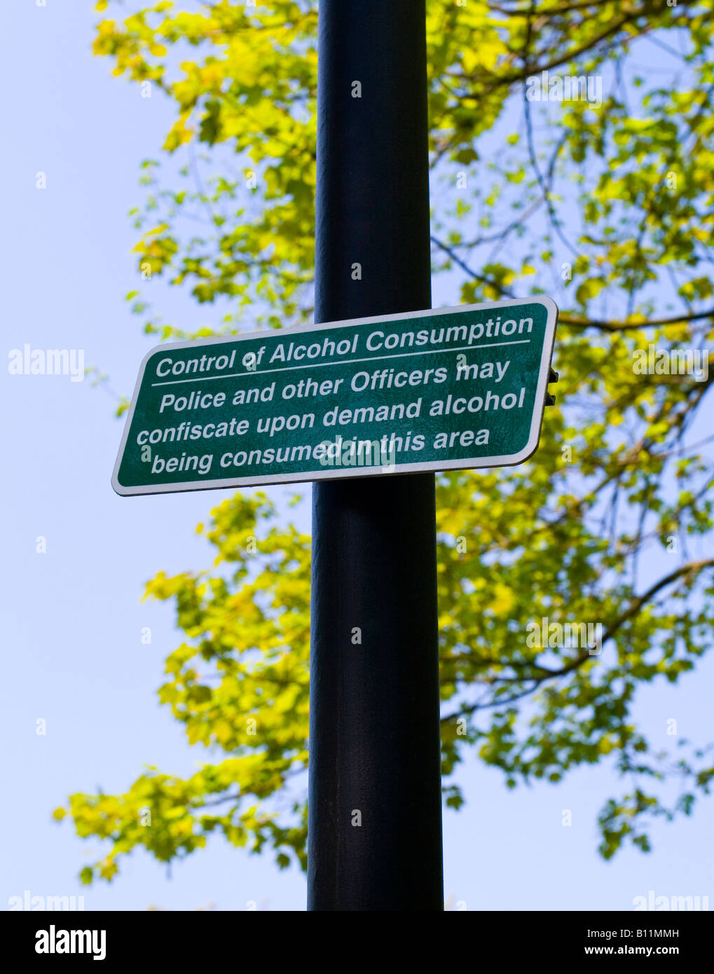 Alcohol Prohibited warning sign on a lamp post in Matlock Derbyshire ...