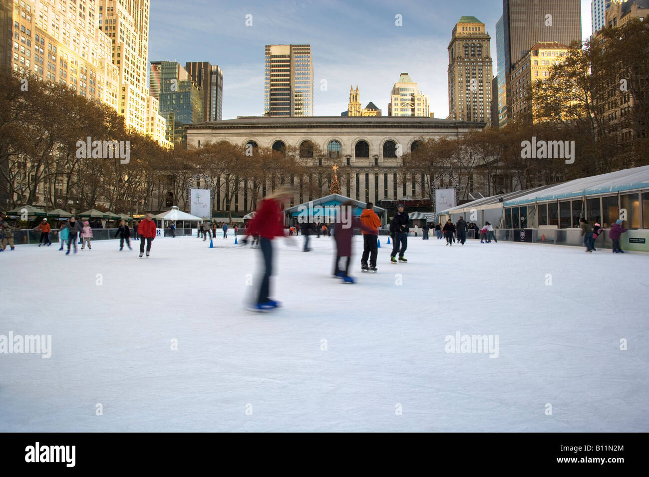 CHRISTMAS BRYANT PARK ICE RINK MANHATTAN NEW YORK CITY USA Stock Photo ...