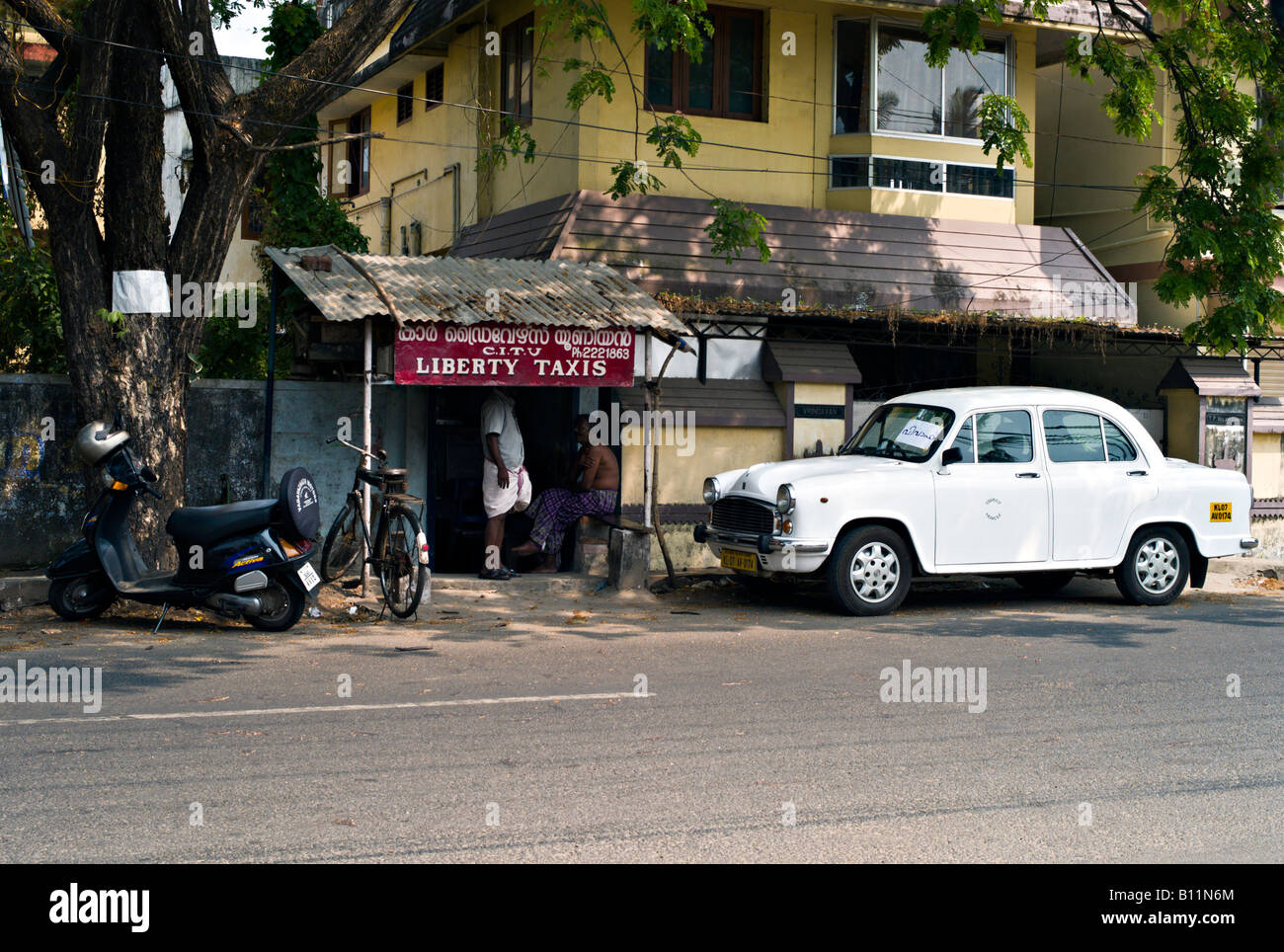 Indian white ambassador car hi-res stock photography and images - Alamy