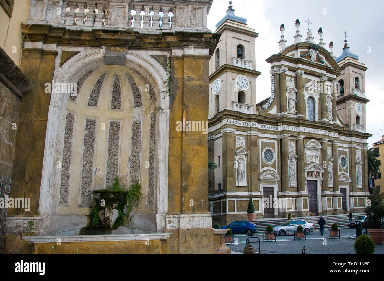 Cattedrale san pietro apostolo frascati hi-res stock photography and ...