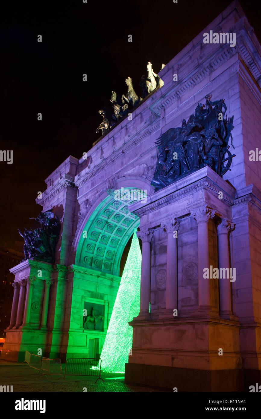 CHRISTMAS TREE LIGHTS SOLDIERS AND SAILORS MEMORIAL ARCH (©JOHN H ...