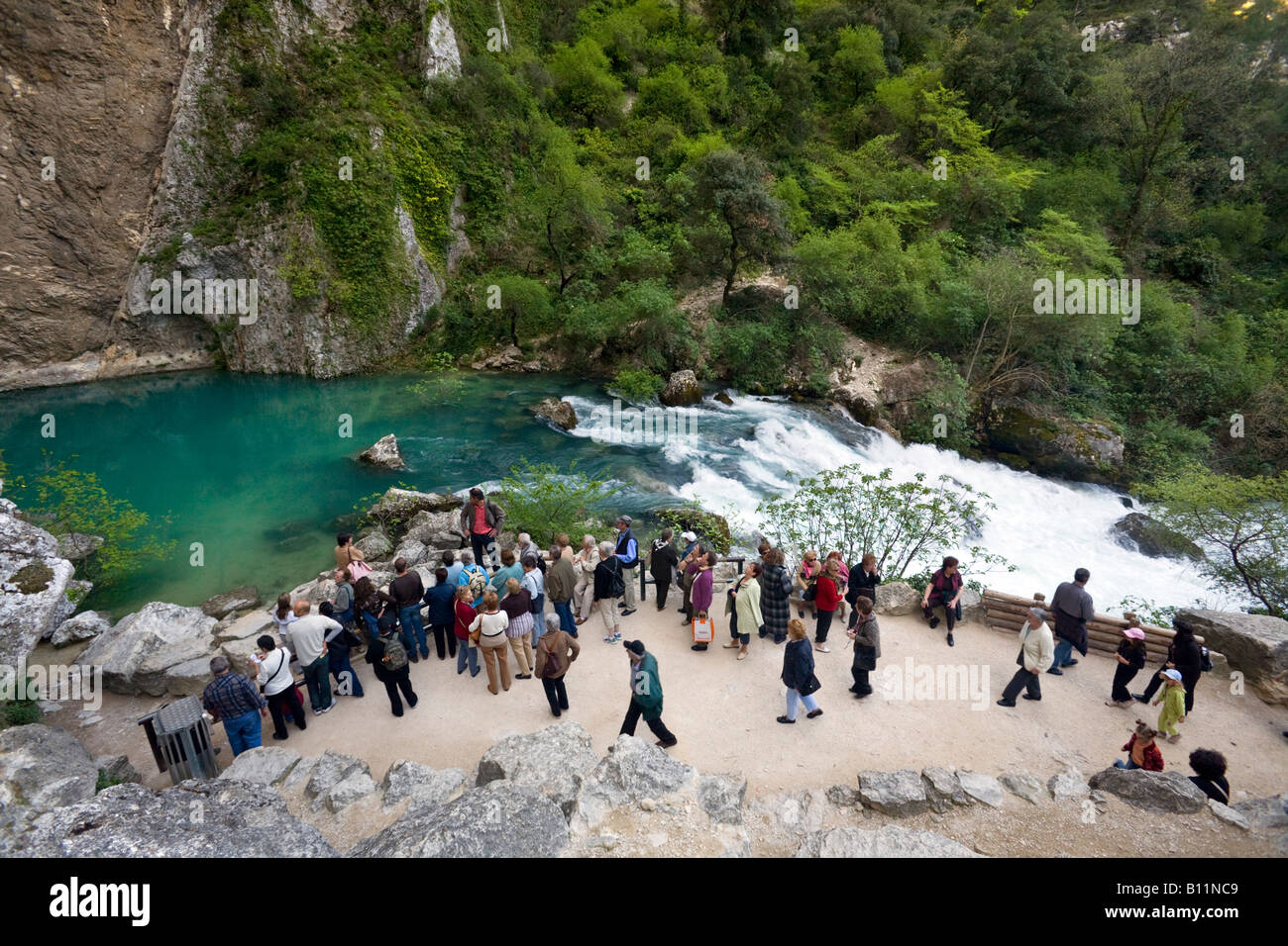 The Sorgue reappearance at the Fontaine-de-Vaucluse (France ...