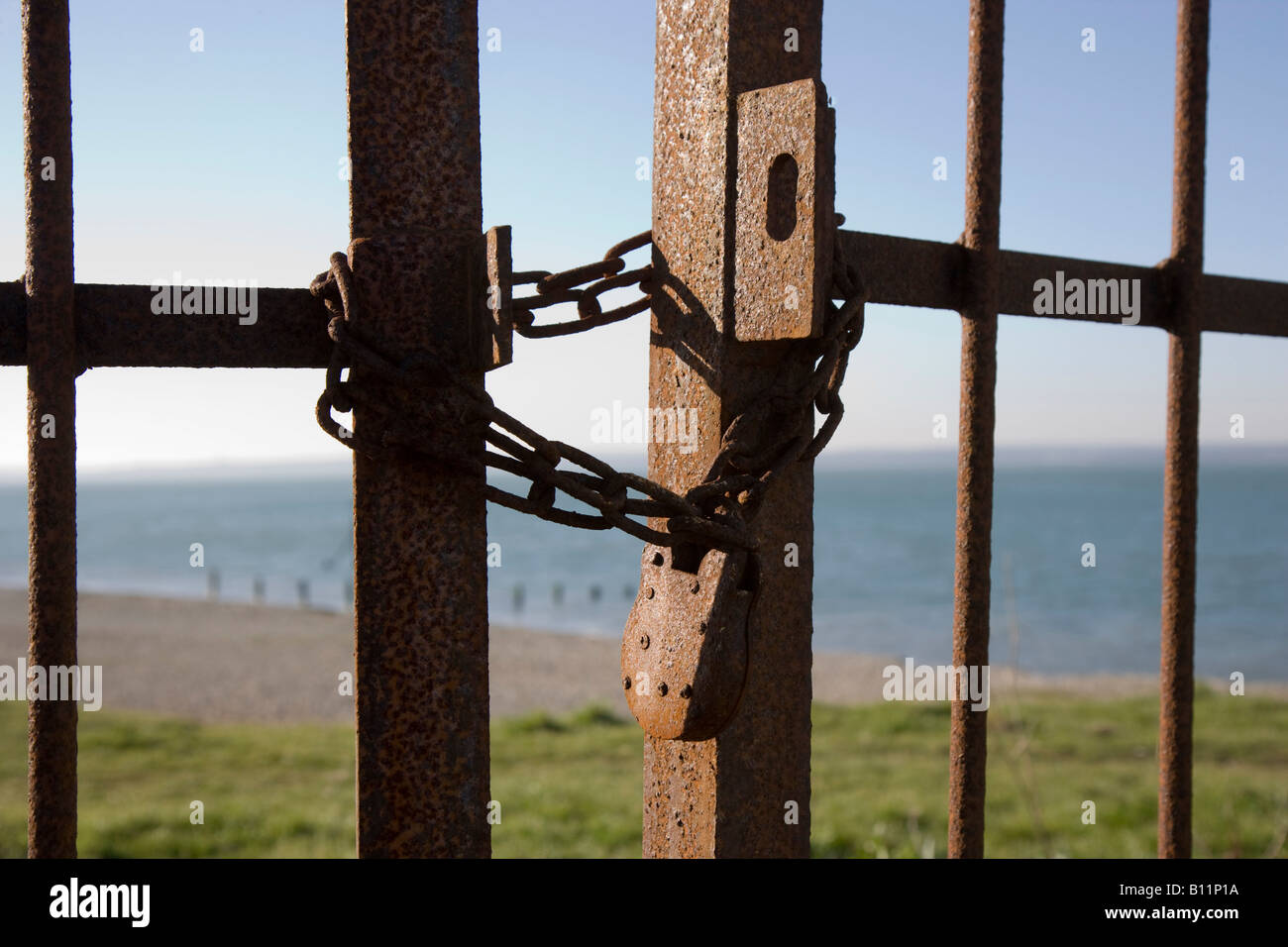 Padlocked gate hi-res stock photography and images - Alamy