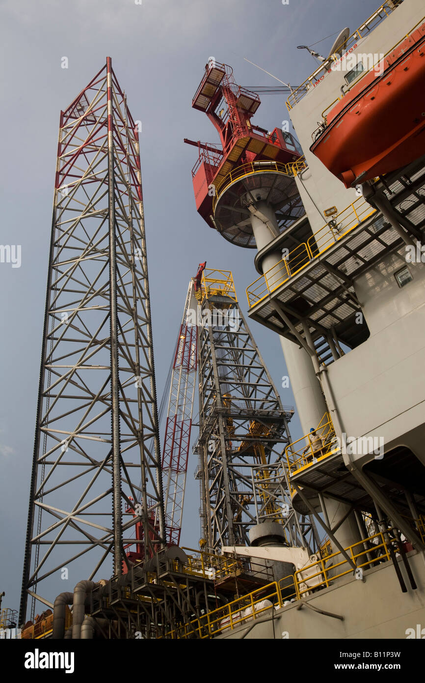 Side of oil rig platform under construction Port khalid United Arab ...