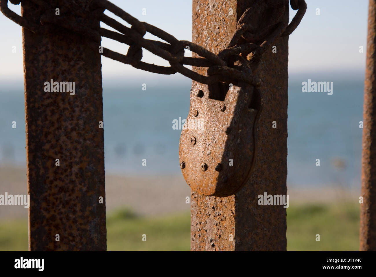 Padlocked gate hi-res stock photography and images - Alamy