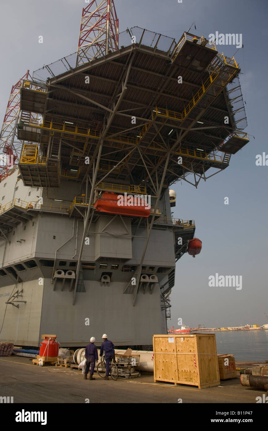 End Bow of Oil Rig platform under construction Port khalid United Arab ...