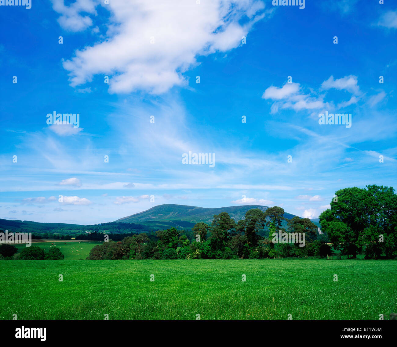 Mountains outdoor ireland landscape hi-res stock photography and images ...
