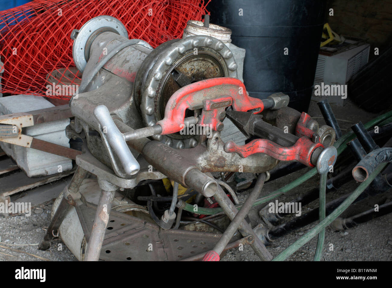 Cut pipe hi-res stock photography and images - Alamy