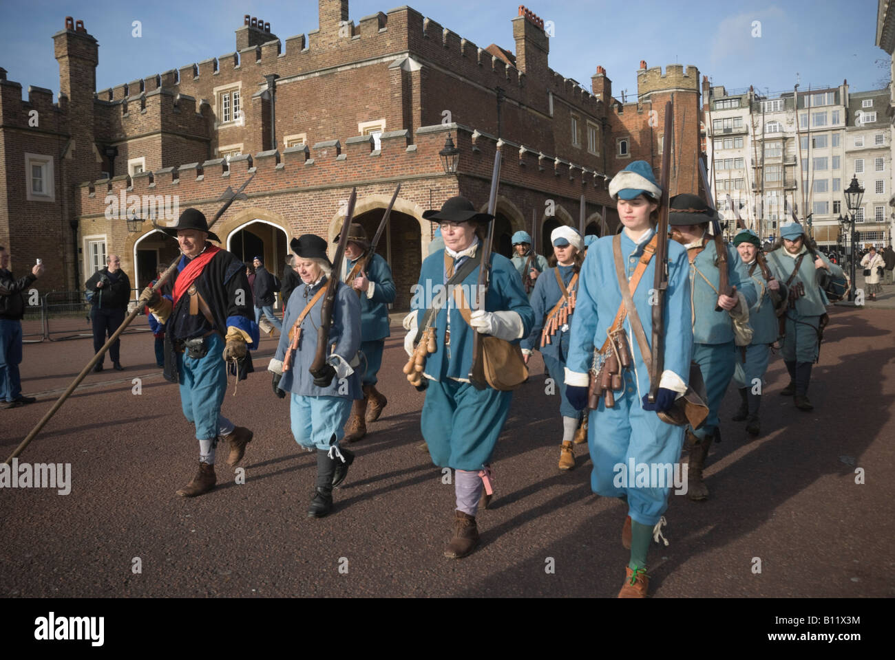 Musketeers English Civil War Stock Photos & Musketeers English Civil ...