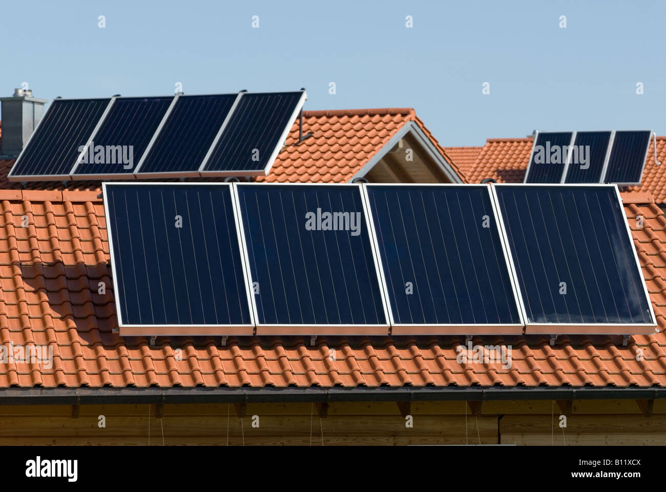 Solar panels fitted to the roofs of newly built homes on a housing ...