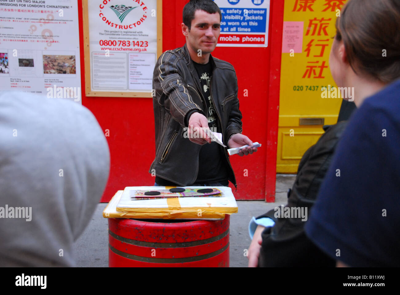 Scam artist hi-res stock photography and images - Alamy