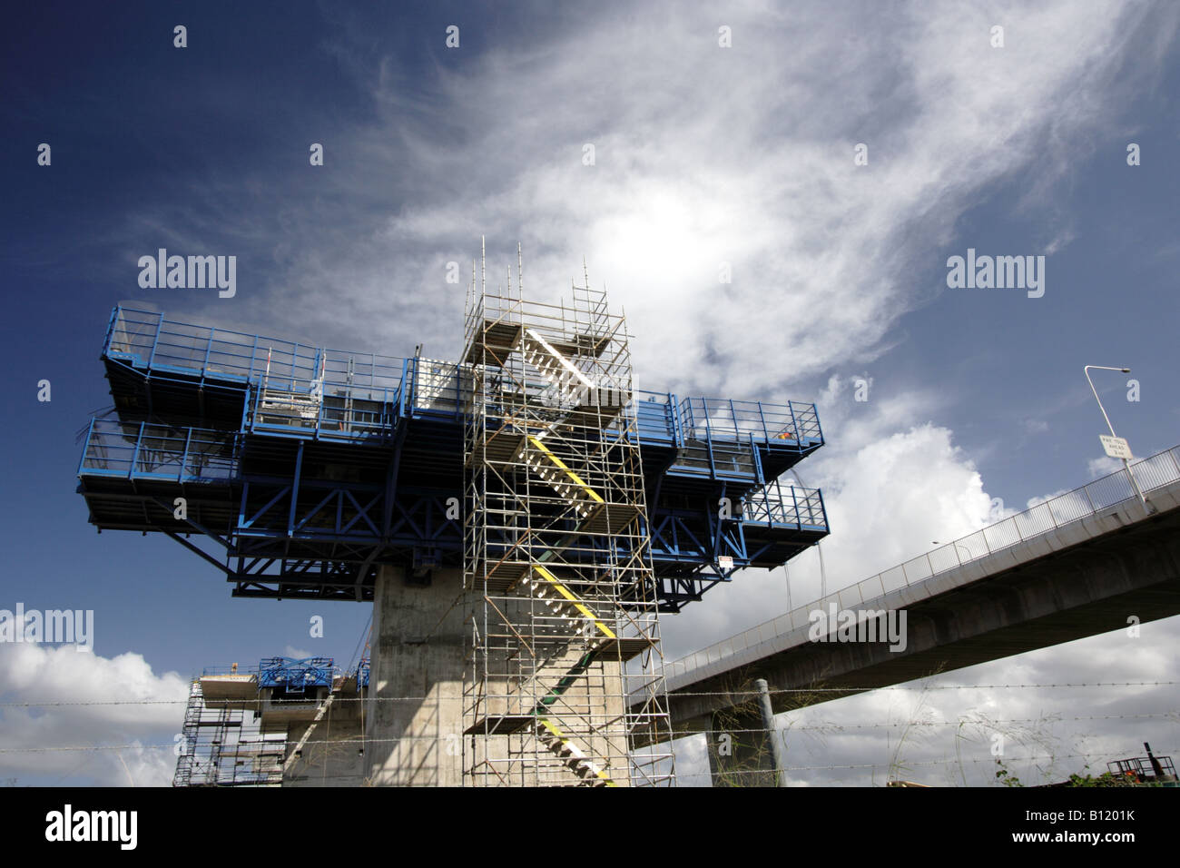 CONSTRUCTION OF A NEW BRIDGE TO CROSS THE BRISBANE RIVER QUEENSLAND ...