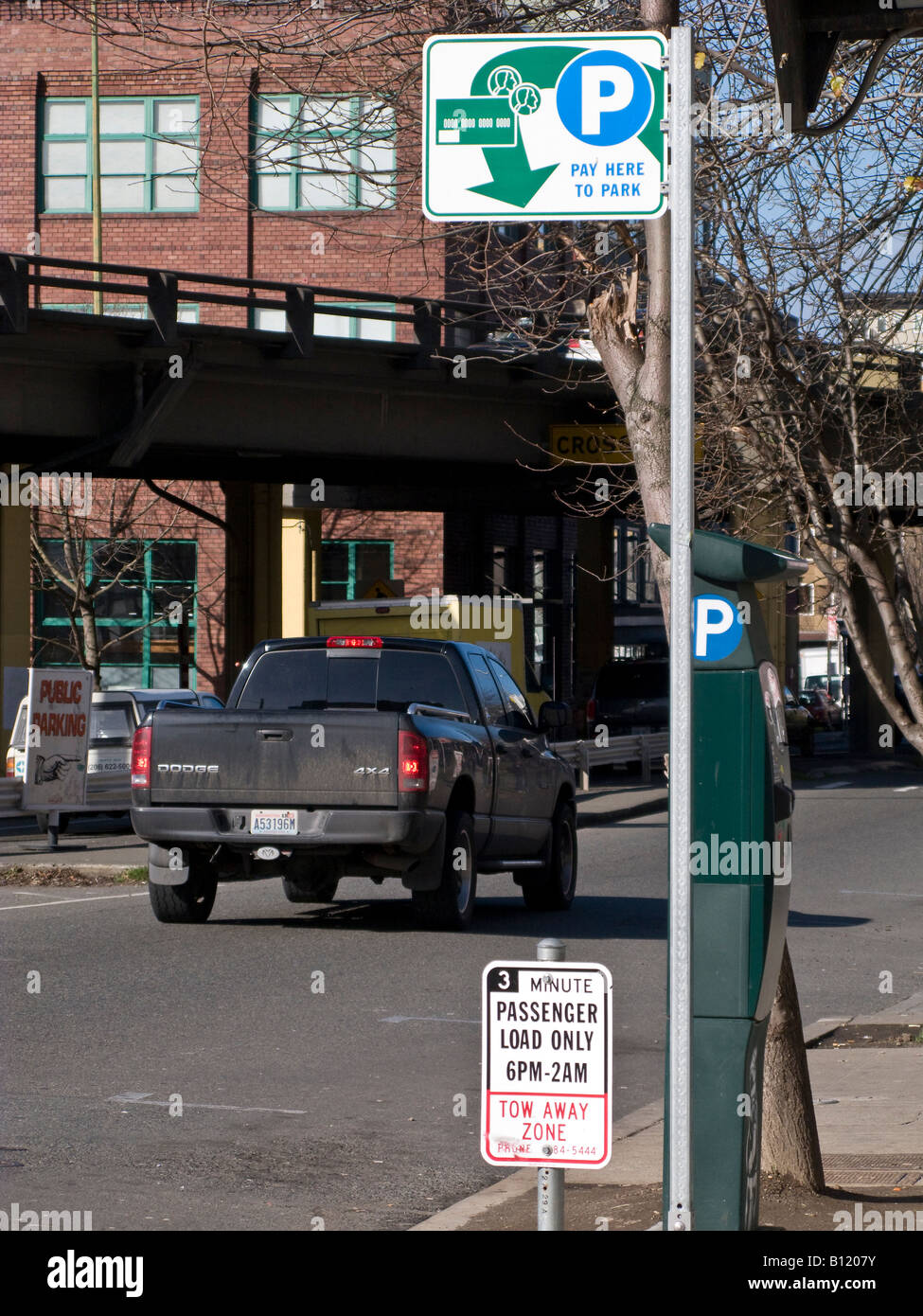 Solar powerd wireless parking meter ticket machine Seattle Washington ...
